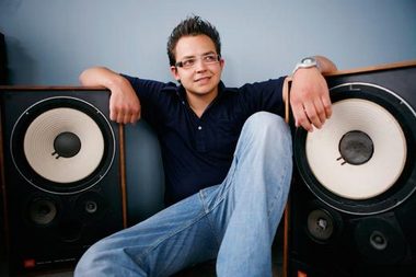 Deaf Musicians: Overcoming Challenges & Redefining Music – Hearview